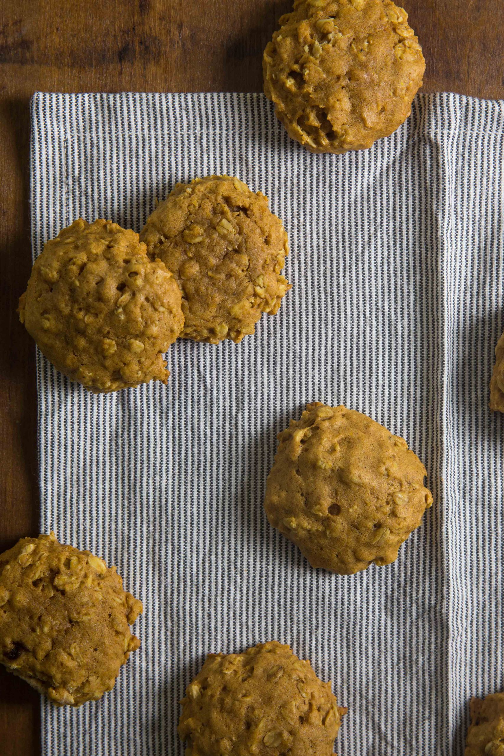 Pumpkin Spice Oatmeal Cookies {No-Mixer} - Overtime Cook